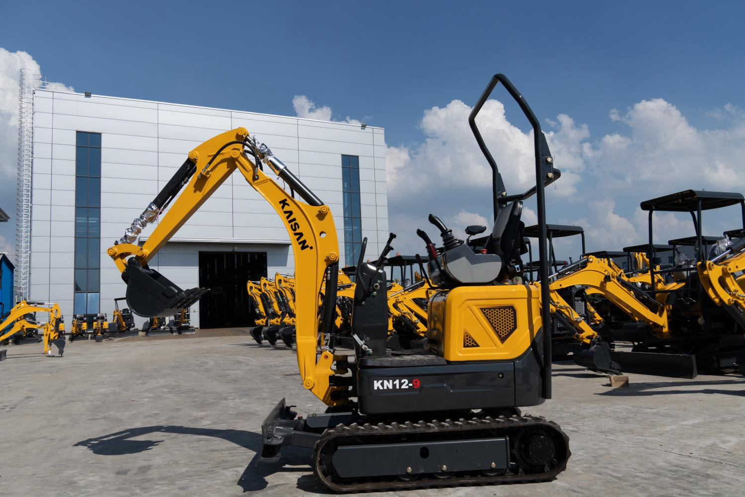 KAISAN Excavator unveils next generation KN12-9 compact excavator ...